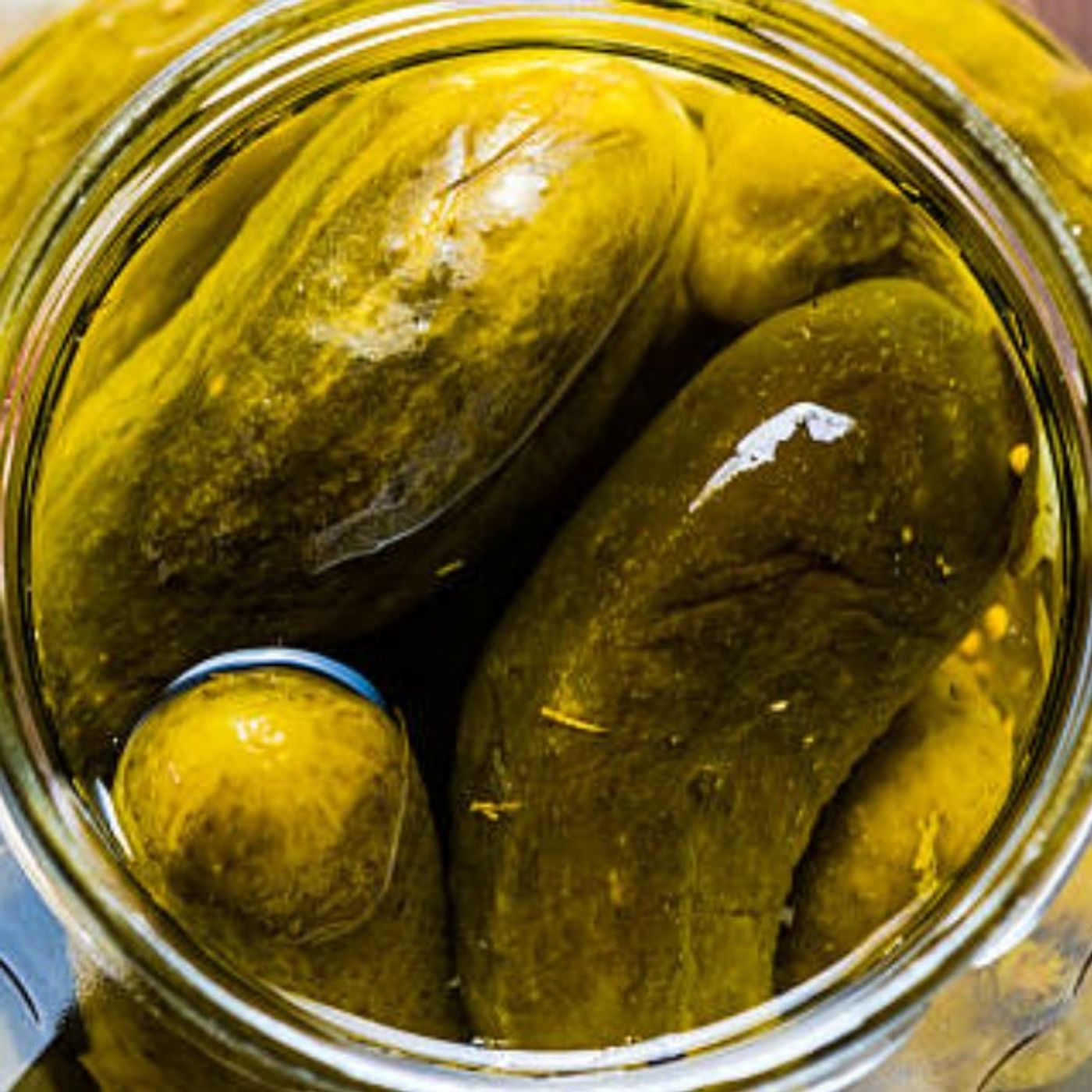 People are putting edible glitter in their pickles!? - Seekr