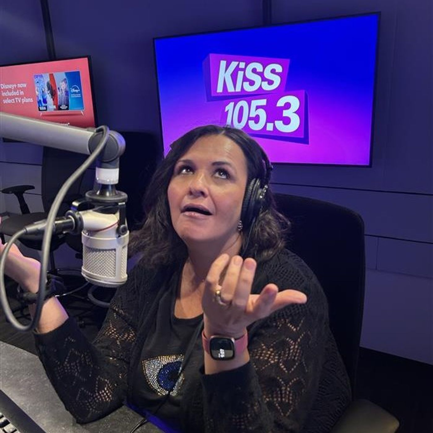 DM Dilemma: Your Boyfriend Brings His Mom Everywhere - Seekr